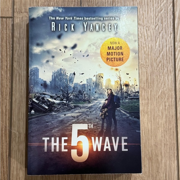 Other | The 5th Wave Book By Rick Yancey | Poshmark